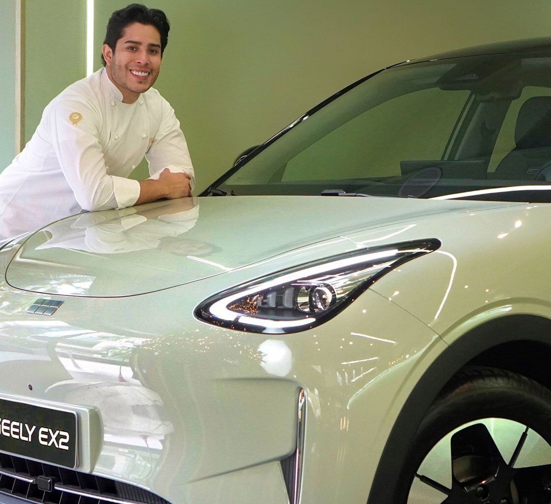 Geely EX2 Verde Pistache vira atração surpresa em doceria famosa de SP